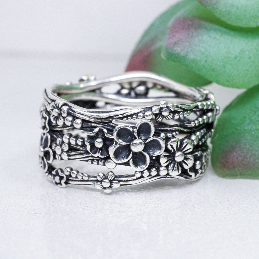 Sterling Silver Flora Ring – LyndyLouDesigns